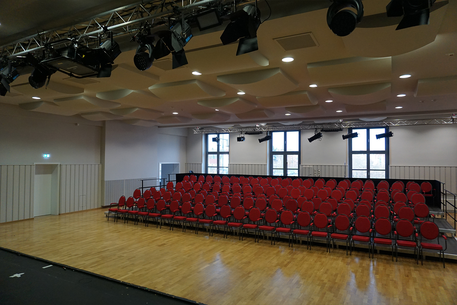 Saal mit Bühne und Foyer im Sorbischen National-Ensemble - Engagierte ...